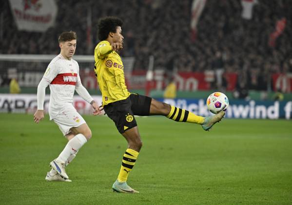 Karim Adeyemi Borussia Dortmund BVB, 27 on the ball, in action, individual action, GER, Borussia