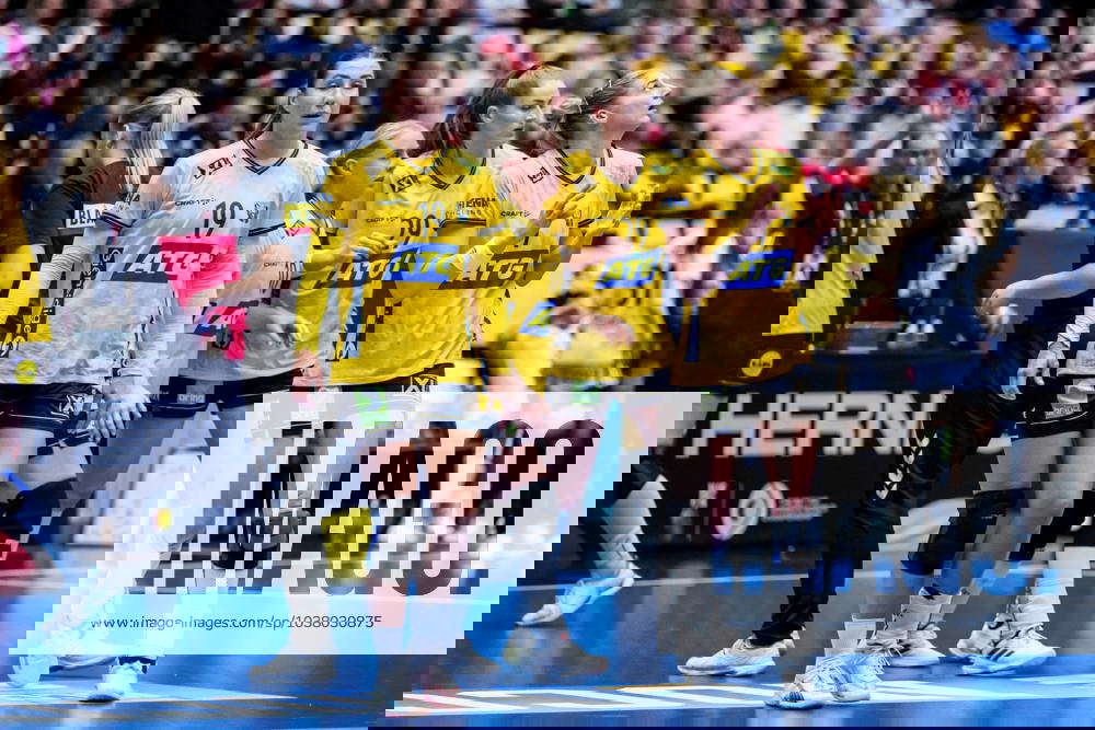 231215 Anna Lagerquist, Mathilda Lundström, Kristin Thorleifsdottir ...