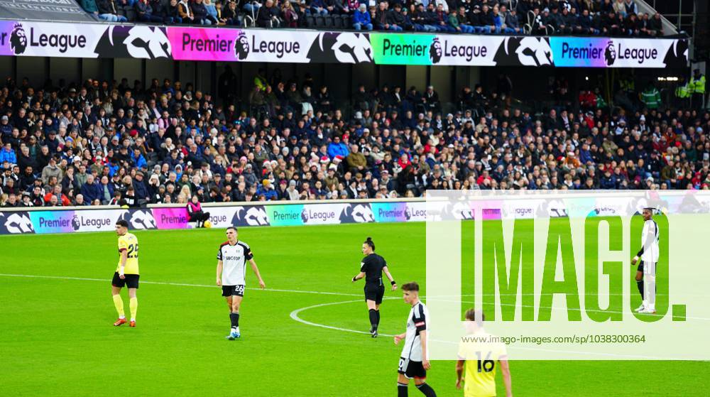 The first ever female Premier League referee Rebecca Welch Fulham v ...