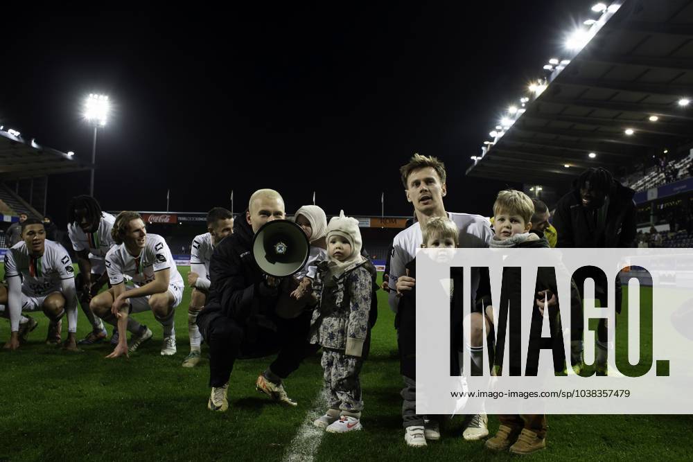 OHL s Jon Thorsteinsson and OHL s Mathieu Maertens celebrate with their ...