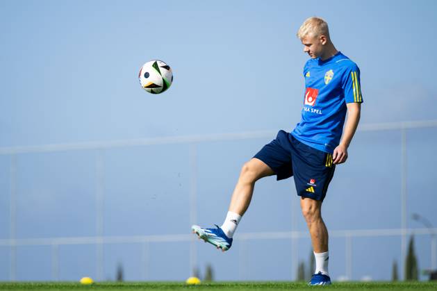 240108 Otto Rosengren of the Swedish men s football national team pose ...