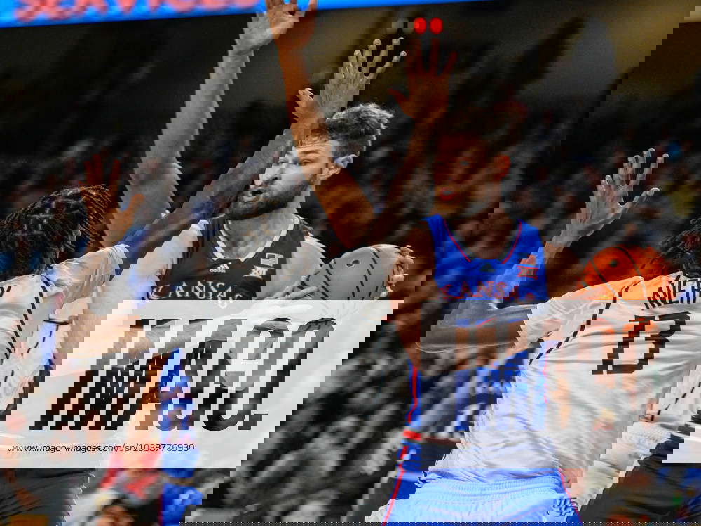 January 10, 2024: Kansas Jayhawks center Hunter Dickinson (1) is ...