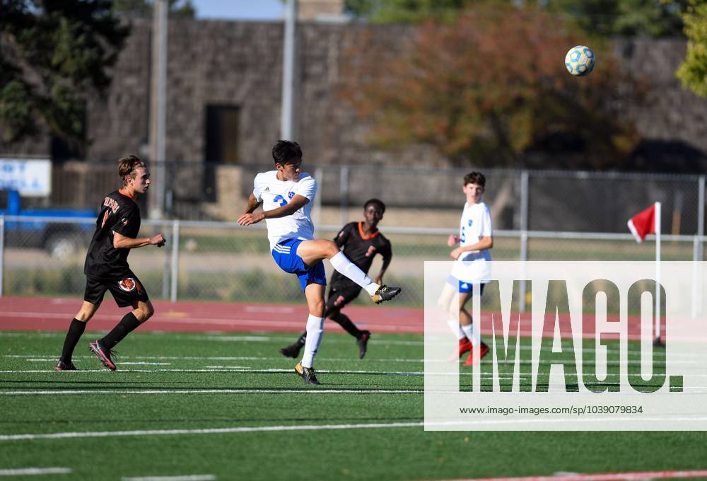 Syndication: Argus Leader O Gorman s Kevin Jung kicks the ball in the ...