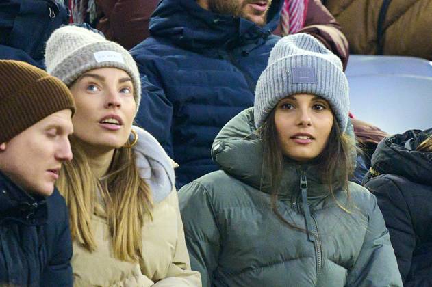 Leon GORETZKA, FCB 8 Freundin Mathea Fischer, in action in the Super ...