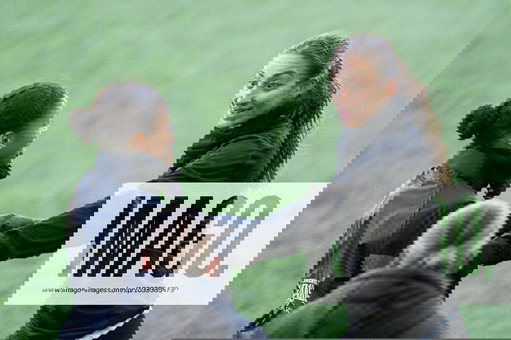 Felicia Schröder and Rusul Rosa Kafaji of Häcken during a training ...