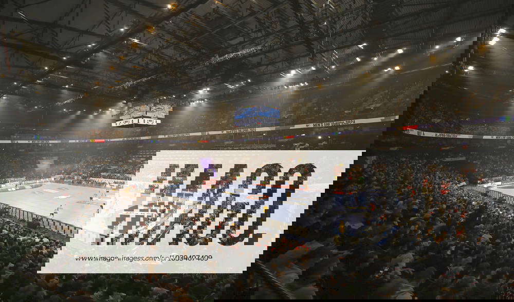 Photo View of the arena , welcoming the teams before the start of the ...