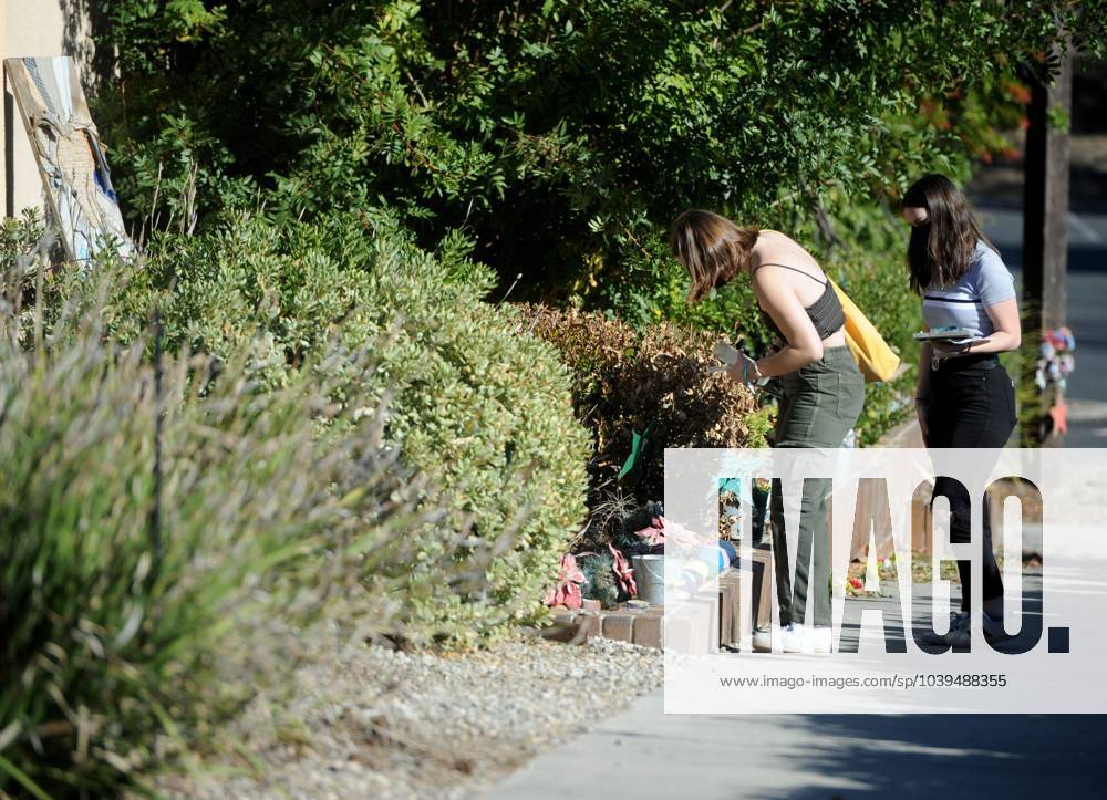 Syndication: Ventura County Star Pari Cribbing, left, and her friend ...
