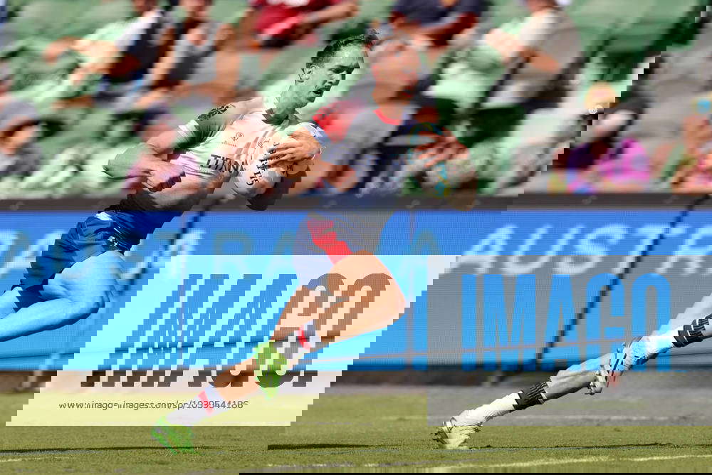 PERTH RUGBY SEVENS, Tom Emery of Great Britain scores a try against ...