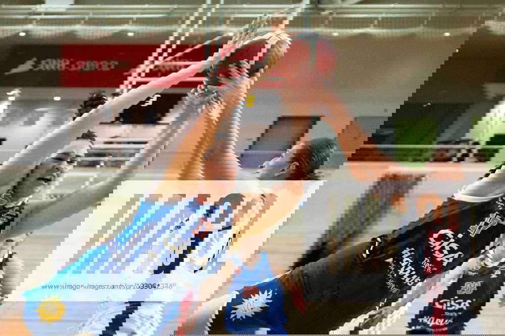 Elea Gaba Lions, 17, Laura Stockton Hannover, 11, Gisa Lions MBC vs TK ...