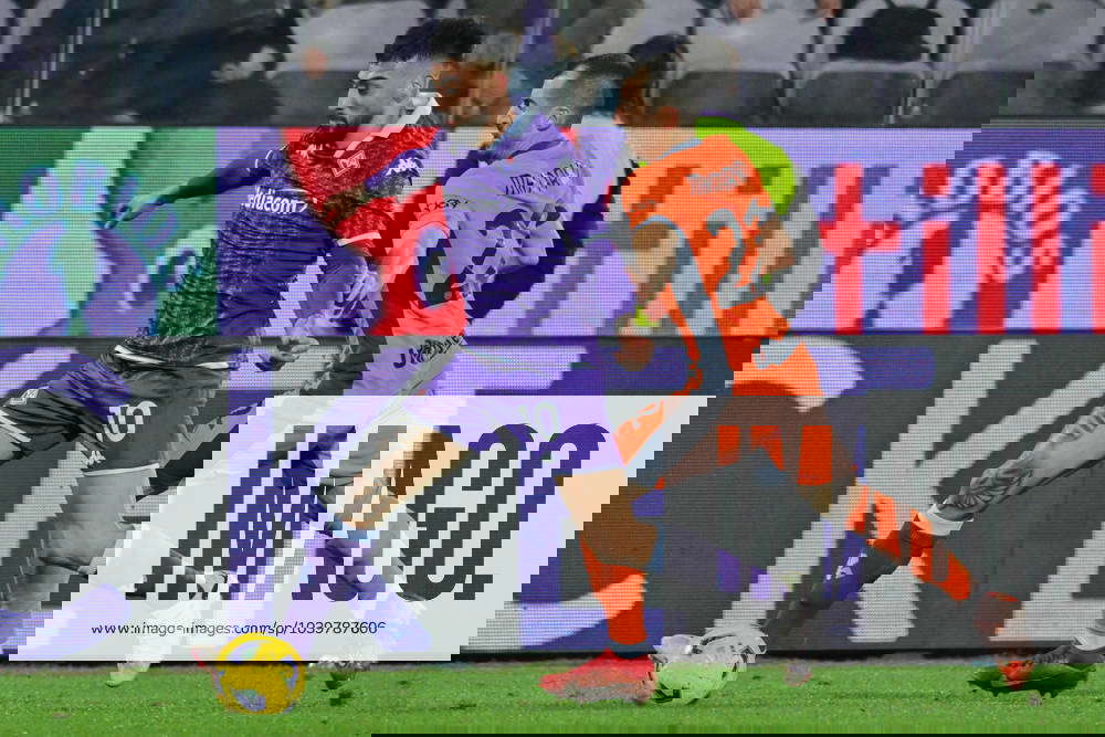 ACF Fiorentina s defender Marco Davide Faraoni against Inter - FC ...