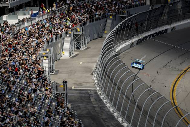 120 Porsche 911 GT3 R, Wright Motorsports Adam Adelson, Elliott Skeer ...