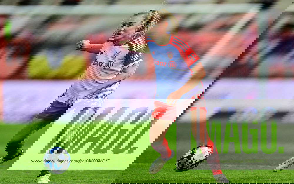 Georgia Stanway Fc Bayern Munich Fcb 31 On The Ball Cropped Full