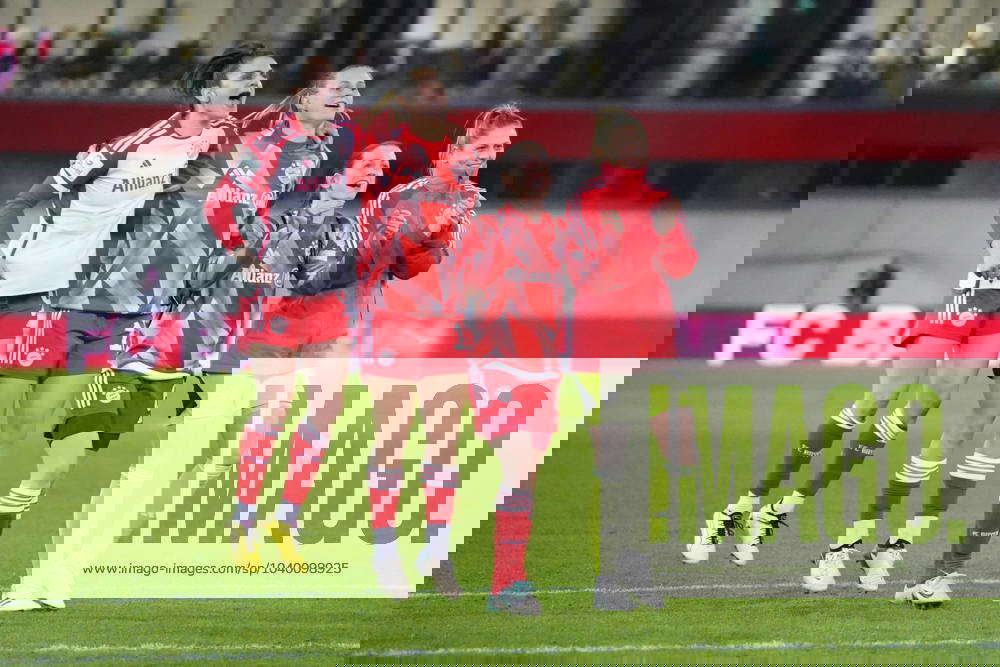 Jovana Damnjanovic 9 Bayern , Klara Bühl 17 FC Bayern , Tuva Hansen 6 ...