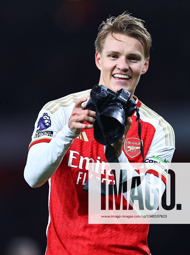 Martin Odegaard of Arsenal holding a Nikon camera Arsenal v Liverpool ...