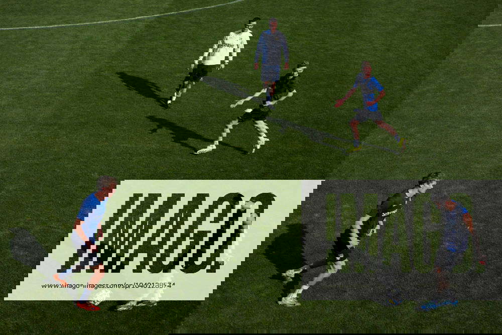 IFK Gothenburgs Laurs Skjellerup, assistant coach Sindre Tjelmeland ...