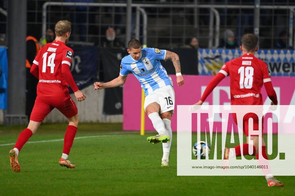 Max REINTHALER TSV 1860 Muenchen , Action,duel against Lucas BRUMME RW ...