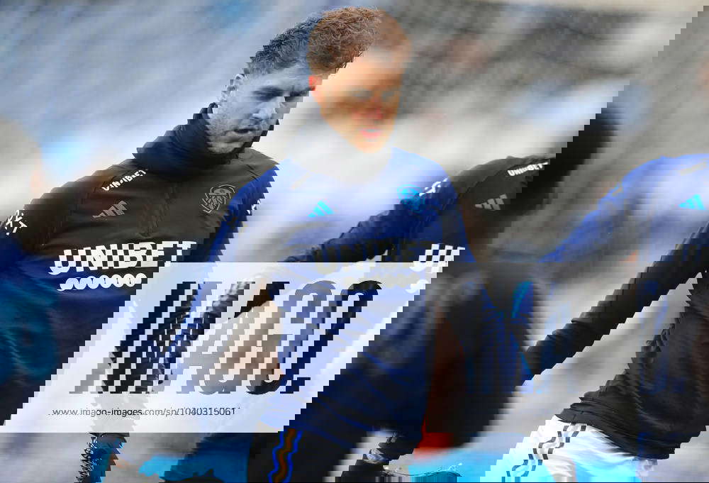 Joe Rodon of Leeds United warms up for their EFL Championship League ...