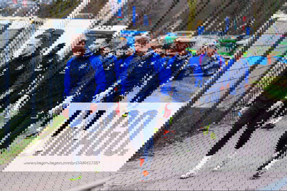 Players Hamburger SV go to the training ground GER, Training Hamburger ...