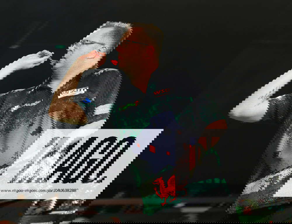 Darts World Senior Darts Richard-Eirig Rowlands in action during the ...