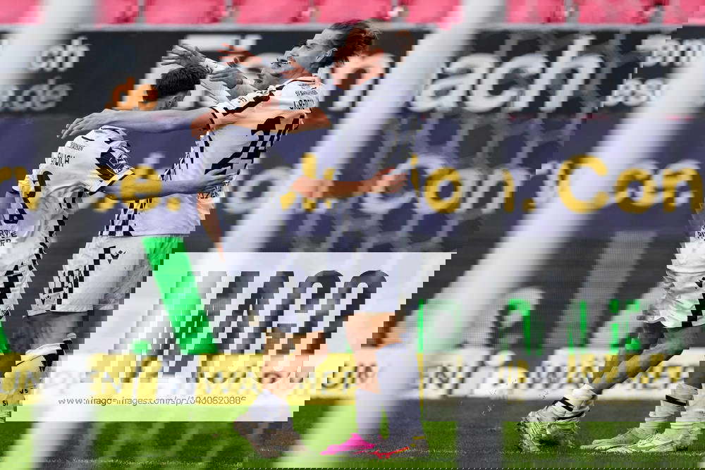 from left Christoph Ehlich SVS, 3 , goal scorer Livan Burcu SVS, 11 ...