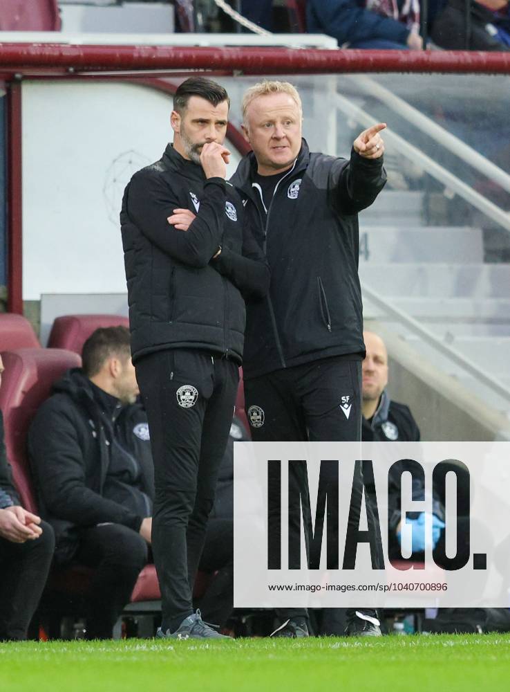 Motherwell manager Stuart Kettlewell in conversation with Motherwell ...