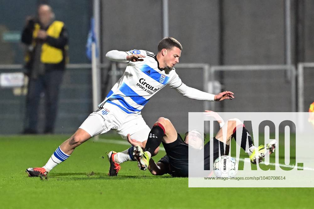 ZWOLLE - (l-r) Davy van den Berg of PEC Zwolle, Stije Resink of Almere ...