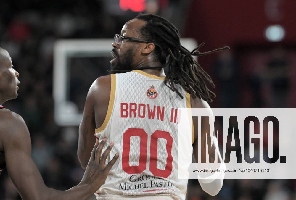John Brown III (monaco) vs Bandja Sy (paris) BASKETBALL : AS Monaco ...