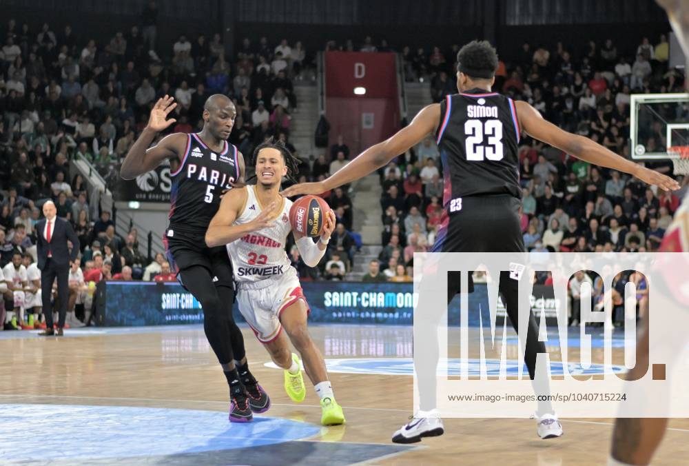 Matthew Strazel (monaco) vs Bandja Sy (paris) BASKETBALL : AS Monaco ...