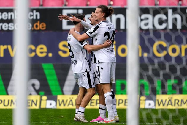 from left Christoph Ehlich SVS, 3 , goal scorer Livan Burcu SVS, 11 ...