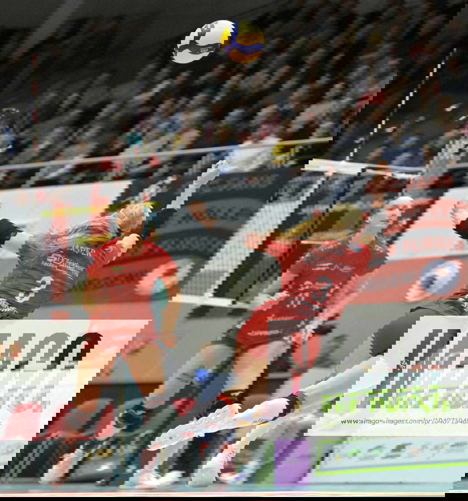 17 02 2024, Dresdens Hester Jasper, back Dresdens Grace Frohling ...