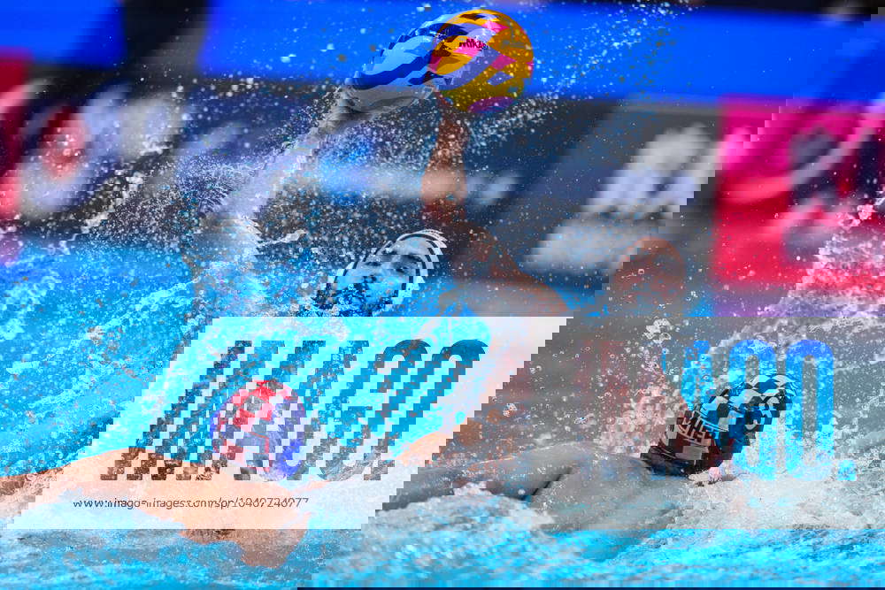 (240218) -- DOHA, Feb. 18, 2024 -- Francesco Di Fulvio (R) of Italy ...