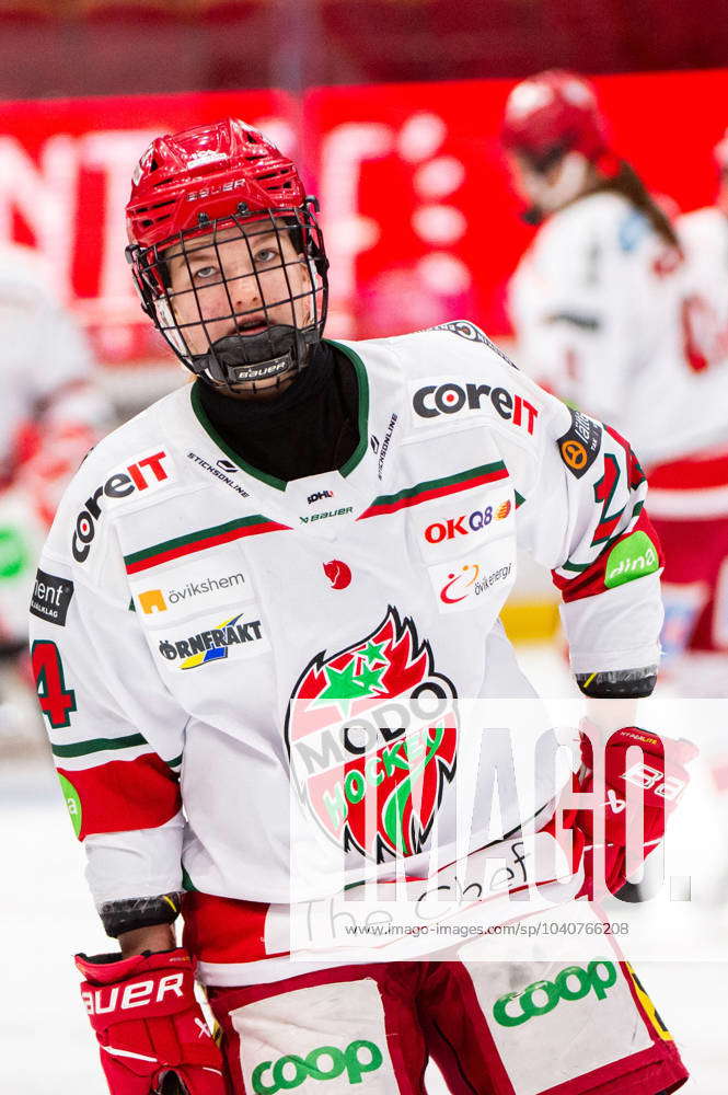 240217 Modos Ebba Hedqvist falls down during the SDHL ice hockey match between Brynäs and Modo on
