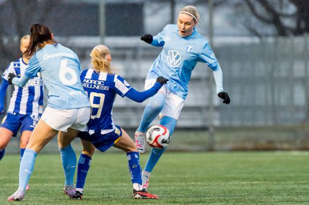 Malmö FFs Rebecka Holm and IFK Göteborgs Leia Molund during the ...