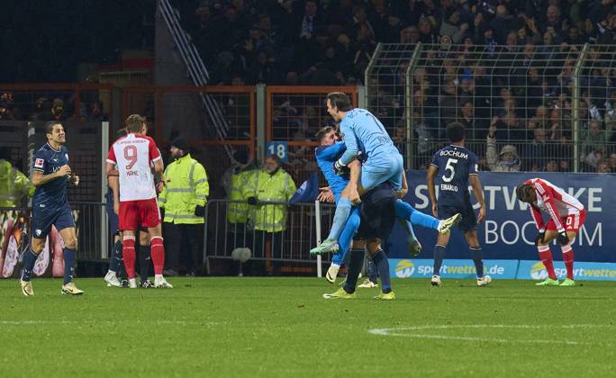 Manuel Riemann, goalkeeper BO 1 celebrating the victory, Harry Kane ...