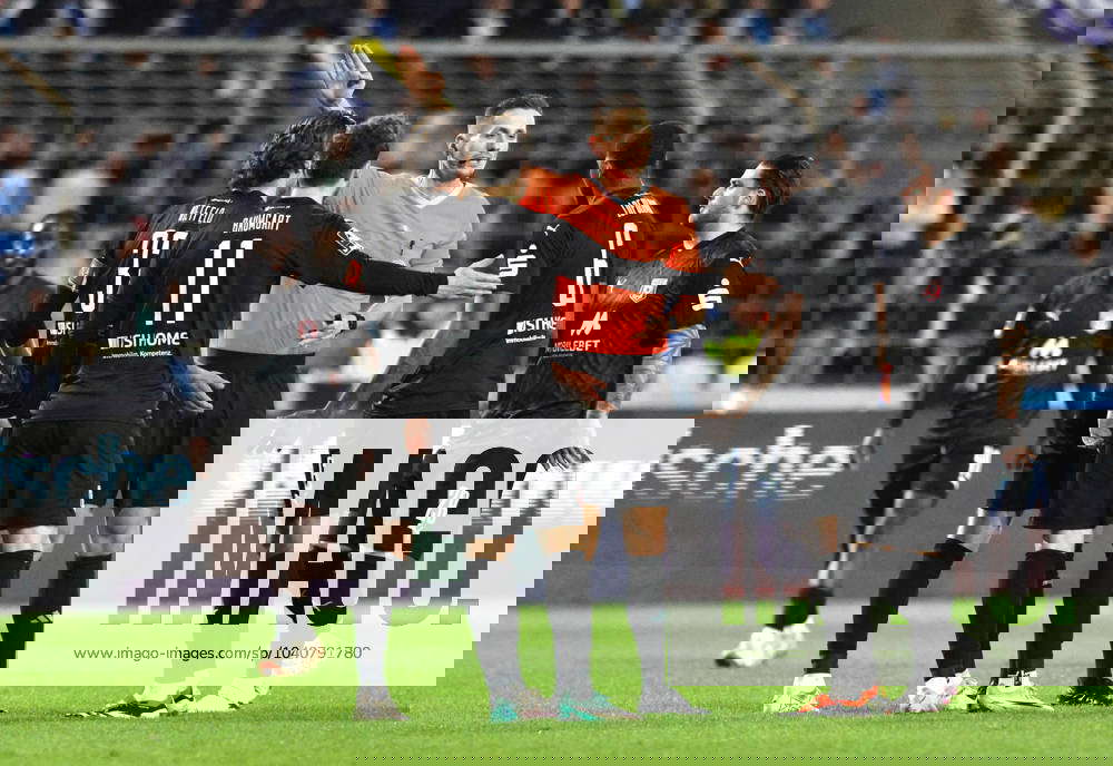 Referee Felix Bickel, directs the match, 35 Philipp Schulze, 11 Tom ...