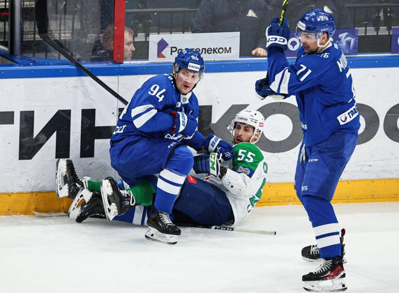 RUSSIA, MOSCOW - FEBRUARY 19, 2024: Salavat Yulaev s Alexander Sharov (C), Dynamo s Vladislav
