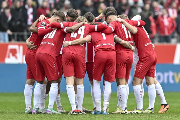 Players troop of the team of Rot Weiss Essen 20 08 2023 Football 3 Liga ...