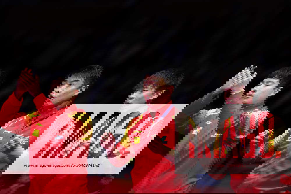 (240222) -- BUSAN, Feb. 22, 2024 -- Players and coach Wang Hao (C) of China react during the men s