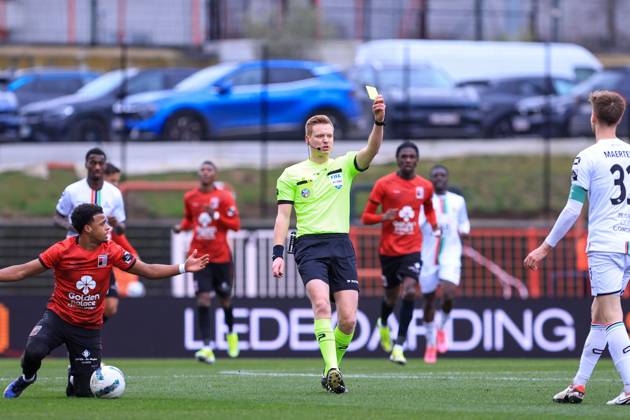 RWDM vs OH Leuven Mathieu Maertens of OHL receives a yellow card from ...