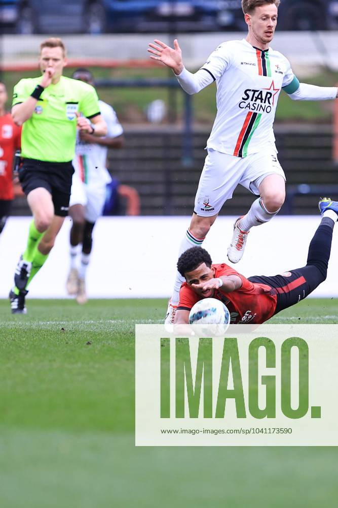 RWDM vs OH Leuven Mathieu Maertens of OHL receives a yellow card from ...