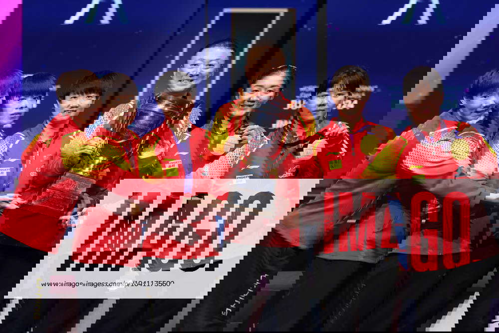 (240225) -- BUSAN, Feb. 25, 2024 -- Gold medalists team China pose with the trophy during the