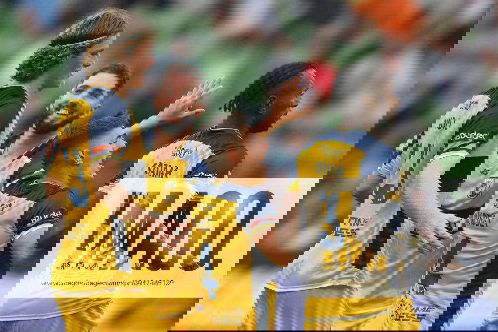 ALEAGUE VICTORY MARINERS, Nathan Paull, Storm Roux, Joshua Nisbet and ...