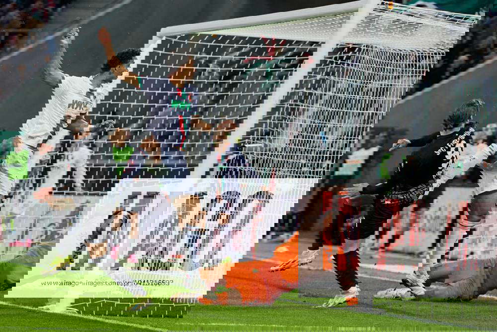 Felix Uduokhai FC Augsburg scores the 1 1, Lucas Hoeler SC Freiburg liu ...