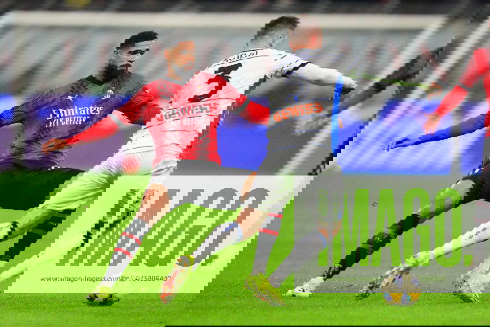 Ruben Loftus-Cheek of AC Milan and Emil Holm of Atalanta Bergamo battle ...