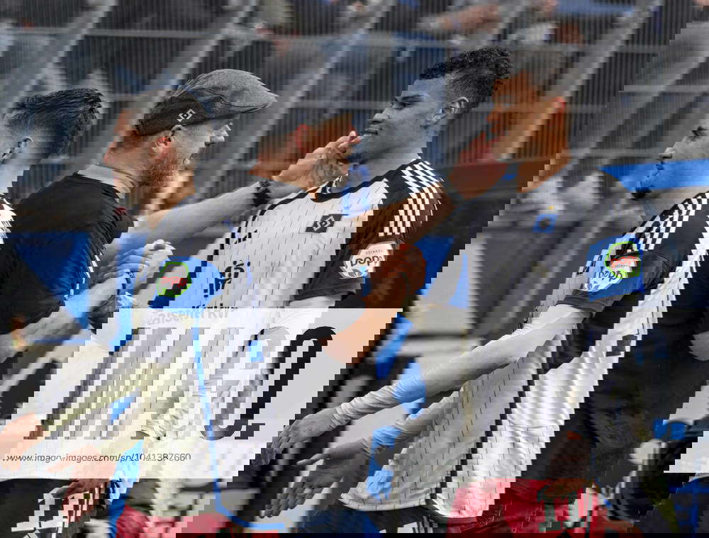 Ludovit Reis HSV , Coach Steffen Baumgart HSV , Ransford Königsdörffer ...