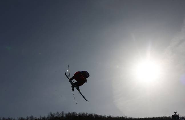 (240226) -- HULUN BUIR, Feb. 26, 2024 -- Sheng Haipeng of Hebei ...