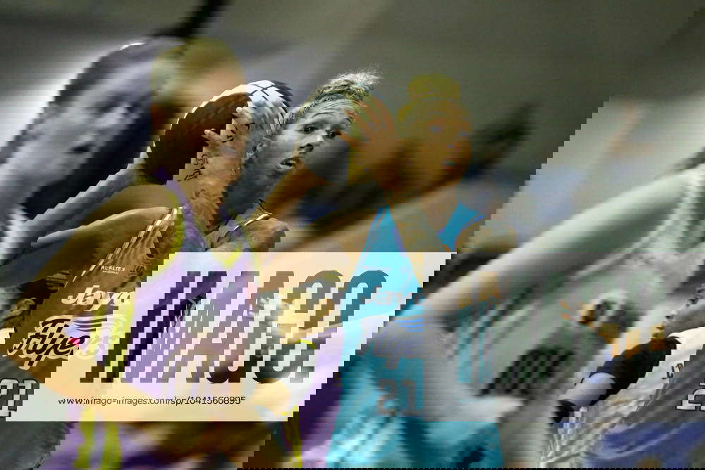 WNBL FLYERS BOOMERS, Mercedes Russell of the Flyers looks to make a ...