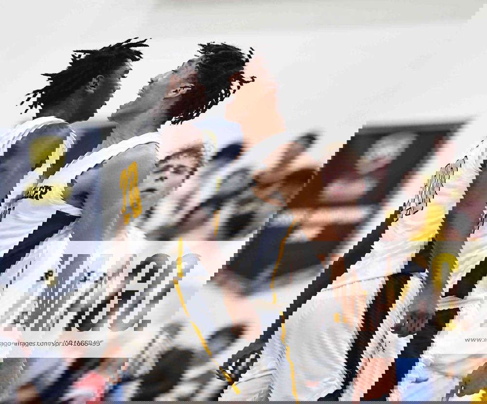 Syndication: The Enquirer Moeller players Eric Mahaffey (20) and Alex ...