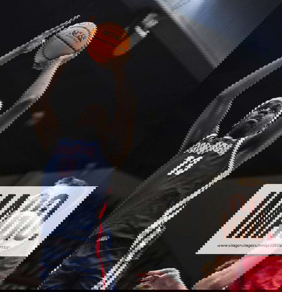 March 02 2024 Moraga, CA U.S.A. Gonzaga forward Graham Ike (13)shoots ...