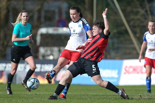 from left Larissa Mühlhaus Hamburger SV, 7 and Tomke Schneider ...